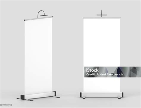 빈 롤업 배너 스탠드 모형 전시 또는 광고 프레젠테이션을 위한 조명이 있는 흰색 수직 광고판 디스플레이 3d 렌더링 격리된 세트 부스 전면 및 각도 보기 공란에 대한 스톡