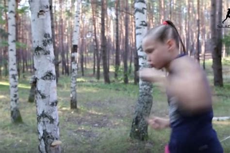 ”世界最強” と噂の9歳の女の子。素手で木をボロボロにする（動画） ポッカキットポッカキット