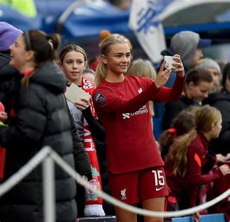Sofie Lundgaard [LIV] : r/GirlsSoccer