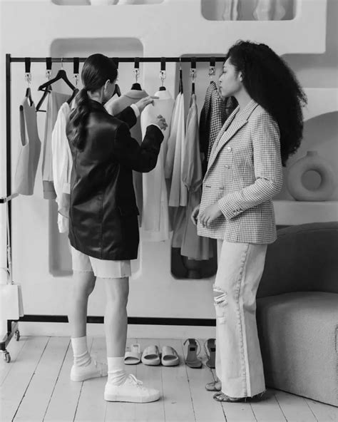 The Urban Chic Dress Code A Guide To Effortless Street Style Shunvogue
