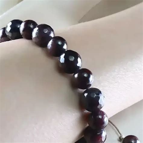 خرید و قیمت سنگ گارنت طبیعی سنگ چاکرای اول دستبند گارنت تقویت نیروی جنسی دستبند چاکرای ریشه گوی