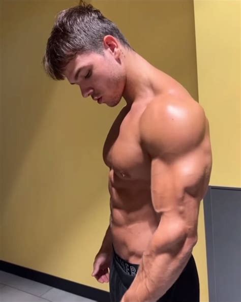 Muscular 20yo Flexes Ripped Body