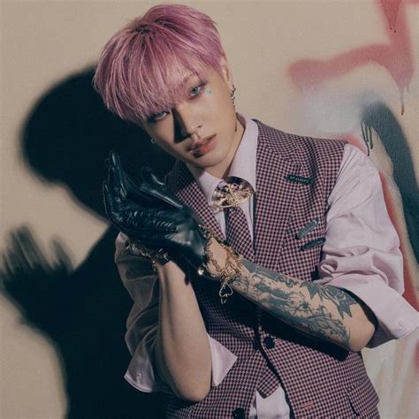 Pin De Gabrielle Bevill Em Kpop Homens Asiáticos Cantores K Pop