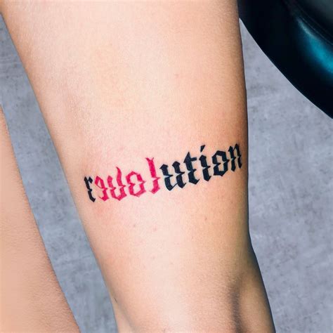 1991 Tattoo Old English รอยสักมินิมอล ไอเดียรอยสัก รอยสัก