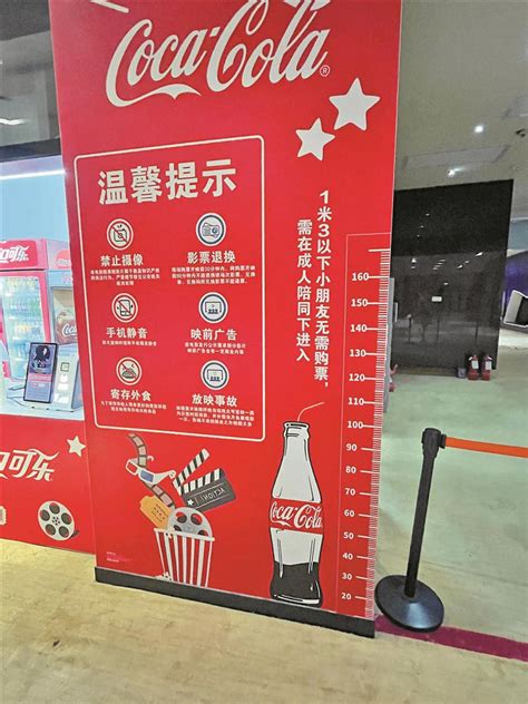 律师建议推行 年龄为主、身高为辅”的双轨制 儿童免票缺把尺 带娃出行有点晕