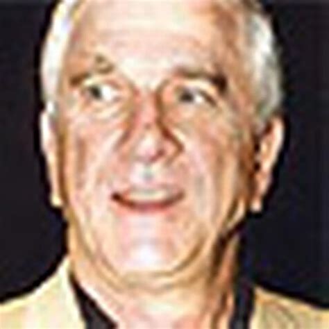 Leslie Nielsen Fly Leslie Nielsen Star Of The Naked Gun Dies Aged 84
