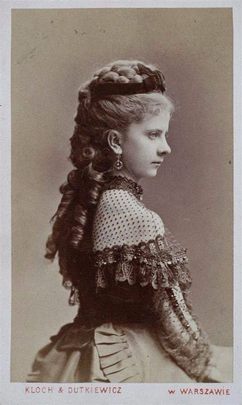 Old Photos Show The Spectacle Of Victorian Womens Hairstyles 1870s