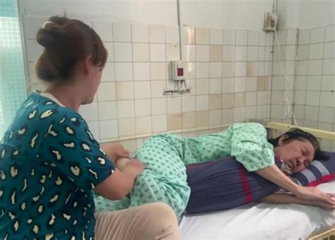 Bạn thân của con gái Vũ Linh đăng clip giải oan tin đồn bất hiếu Hồng Loan bóp chân cho cha mà