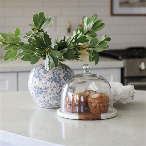 Mabel Cake Tray Glass Dome Pepper Vetiver