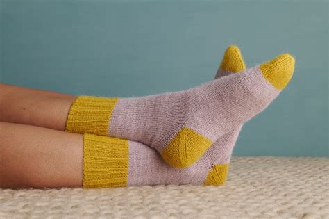 Easy Heel Colorblock Socks In Quartz Sock Knitting Pattern