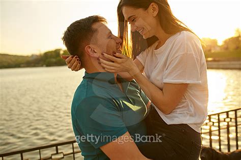 Happy Couple Having Great Time Together 이미지 599690882 게티이미지뱅크