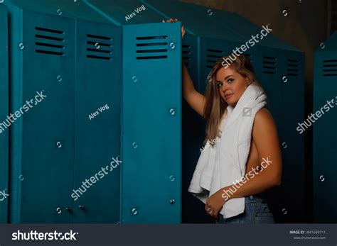 92 Imágenes De Women Locker Room Shower Imágenes Fotos Y Vectores De
