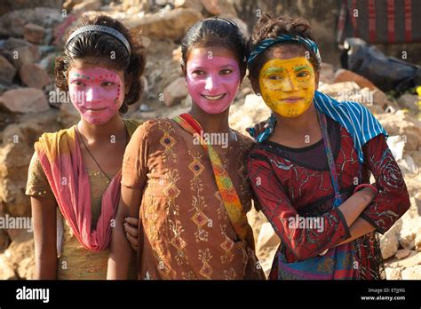 Glückliche Indische Mädchen Fotos Und Bildmaterial In Hoher Auflösung