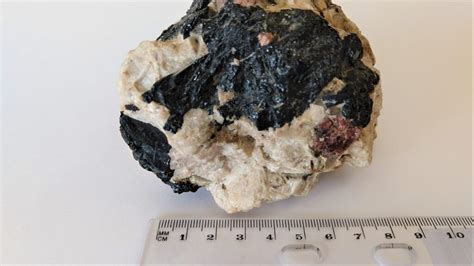 Pegmatite Identification Pictures And Info For Rockhounds Rockhound