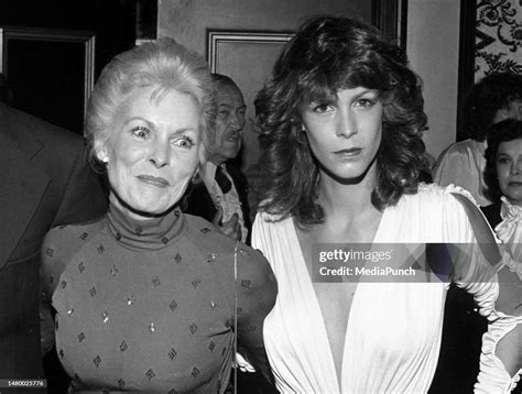 Jamie Lee Curtis And Mother Janet Leigh Circa 1980s News Photo