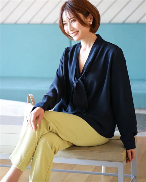 【この春大人が着こなすなら くすみパステルが今っぽい。2025春カラーコーデ特集】 トップス くすみパステル 春 トレンド 最新 ブルー