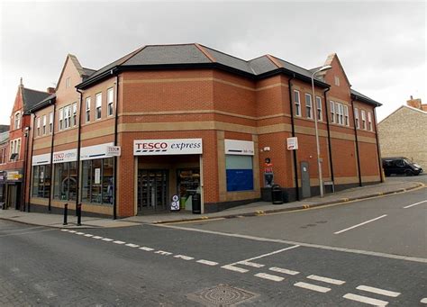 Tesco Express Holton Road Barry © Jaggery Geograph Britain And Ireland