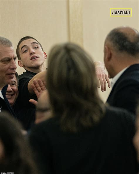 პუბლიკა • Publika 📸 თბილისის საქალაქო სასამართლოში აქციების გამო დაკავებული 8 პირის ზვიად