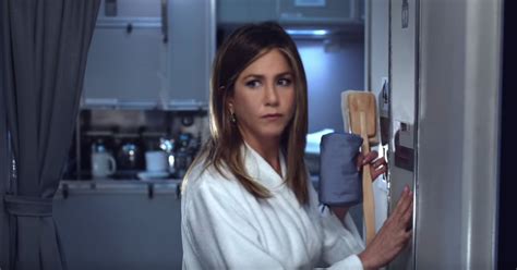 Jennifer Aniston Helps Poke Fun At Us Airlines Los Angeles Times