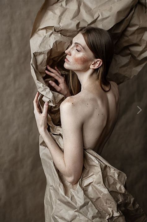 Pin By Leandre Flores On Modeling Ideasposes Fine Art Portraits Art