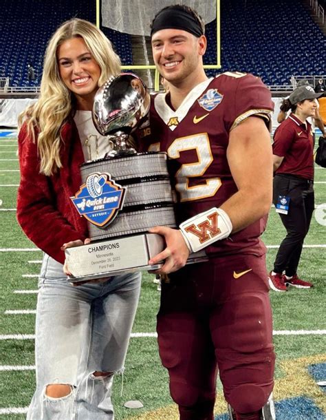 Fiancée Of Minnesota Qb Cole Kramer Goes Viral At Quick Lane Bowl
