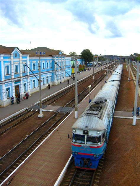 Vista A La Estación De Tren Y Tren Foto Premium