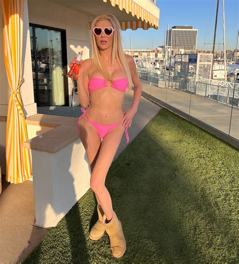 Brandi Glanville Stuns In Bikini After Hospitalization For Health Scare