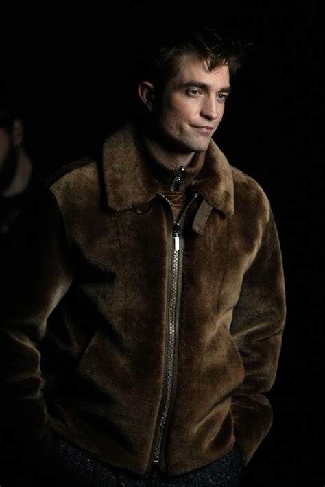Robert Pattinson Pelliccia E Gonna Alla Sfilata Dior Il Sex Appeal Di Chi Guarda Oltre