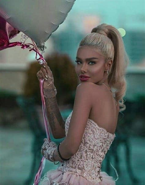 ملیکا تهامی کیست؟ عکس های ملیکا تهامی قبل از عمل بت مارکت