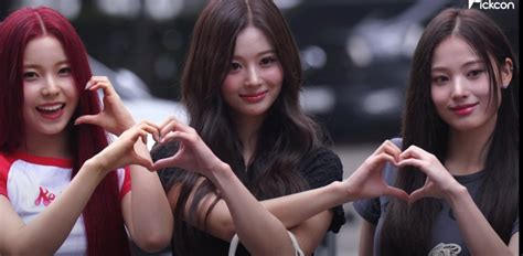 설윤 얘는 눈 엄청 크네요 촬스의 이슈와 유머