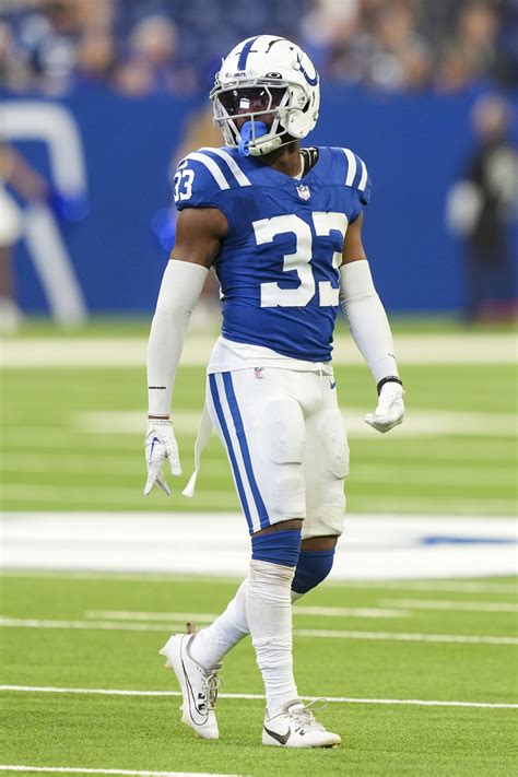 Broncos Sign Cornerback Micah Abraham