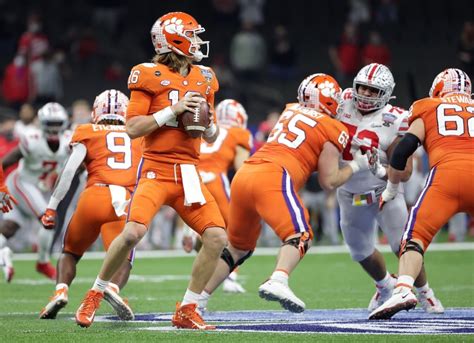 Espns Desmond Howard Argues Chris Simms Evaluation Of Trevor Lawrence Zach Wilson Sports