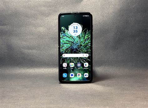 Samsung Galaxy Z Flip4 Vs Motorola Razr Le Match Des Pliables