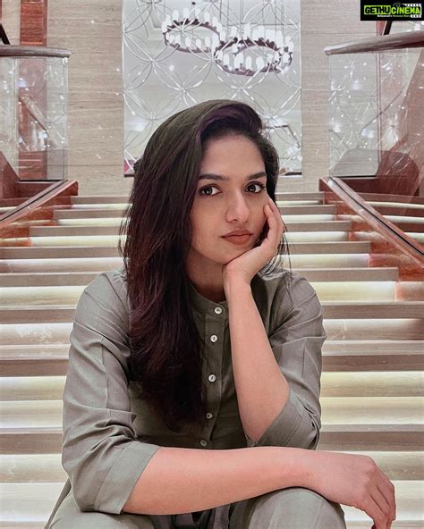 Sunaina Instagram Effective Utilisation Of Pretty Staircase Hair And Makeup By My Fav