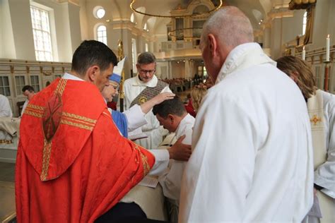 Sex Präster Och Tolv Diakoner Går Ut I Tjänst I Göteborgs Stift