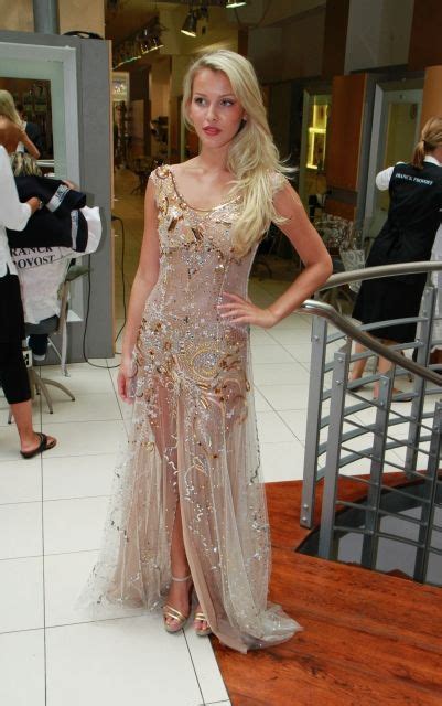 Linda Bartosova Famousfix