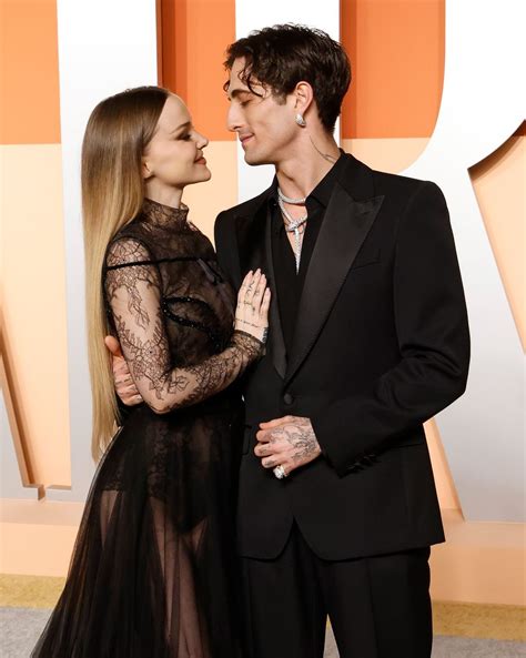 Why Dove Cameron Hid Her Engagement Ring At The Cfda Awards See Her Stunning Look