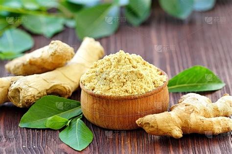 姜根和姜粉放入碗中素材 花瓣网