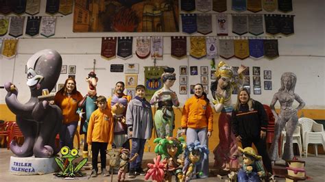 Fallas SedavÍ Falleros De Nou Sedaví Reciben Ninots Donados Por Otras