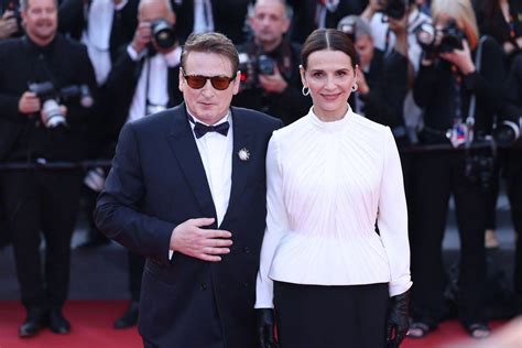朱丽叶·比诺什携新片亮相戛纳 实力诠释优雅不过时 搜狐大视野 搜狐新闻