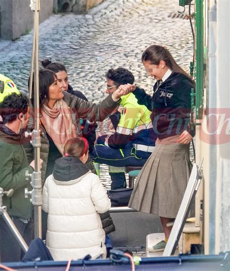 Checco Zalone Omaggia Le Donne A Partire Dalle Sue Figlie Chi Magazine