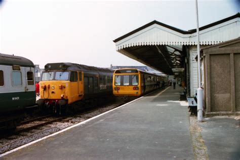 Newquay Station 50006 Class 50 No 50006 And A Class 142 Flickr