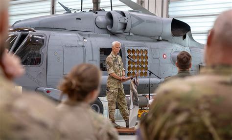 Forsvaret Indleder Tests Af Torpedo På Seahawk Helikopteren
