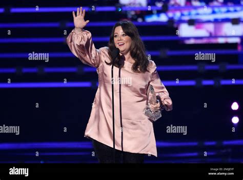 Melissa McCarthy Accepts The Award For Favorite Comedic Movie Actress