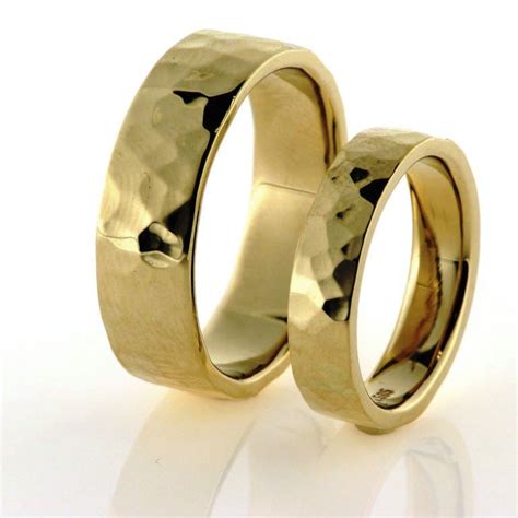 1 Par Vielsesringe Hamret 8 Kt Facon 175 Gr Prisen Er Excl Guld