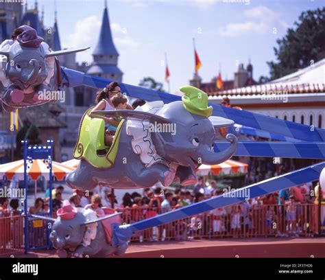 Dumbo Flying Elephant Ride Disneyland Banque De Photographies Et D