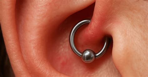 Guia Completo Sobre Daith Piercing Piercing Daith Enxaqueca Cuidados