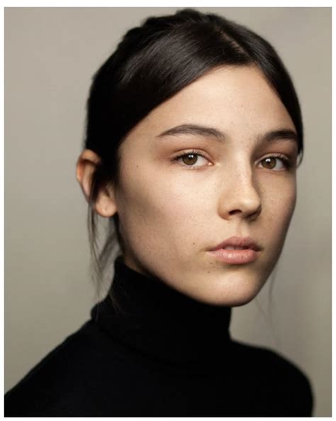 Pin On Headshot Inspo Headshot Poses Headshot Photoshoot Actor Headshots