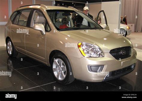 The 2007 Kia Rondo Dc Is A Compact Crossover Suv That Offers A 2 4l