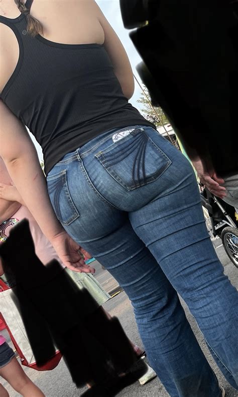 Nice Big Round Ass In Tight Blue Jeans Oc Tight Jeans Forum
